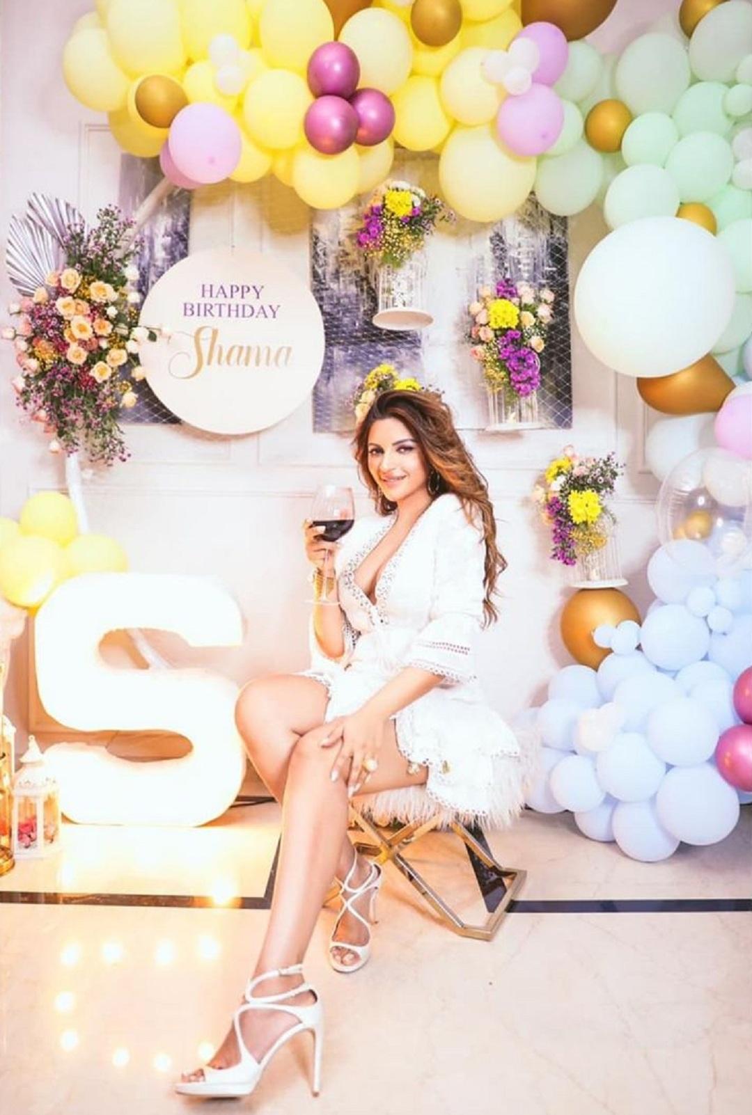 Shama Sikander : తన పుట్టినరోజు వేడుకల్లో అదరగొట్టిన నటి షామా సికందర్ ...