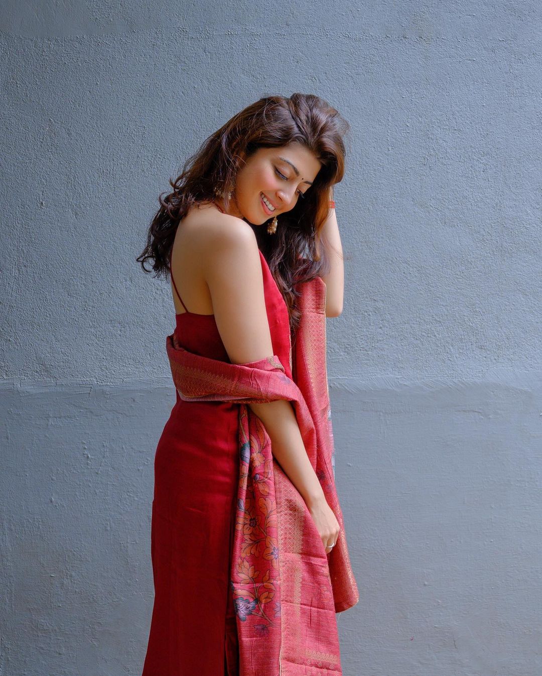 Pranitha Subhash | రెడ్‌ డ్రెస్‌లో మెరిసిపోతున్న ప్రణీత-Namasthe Telangana