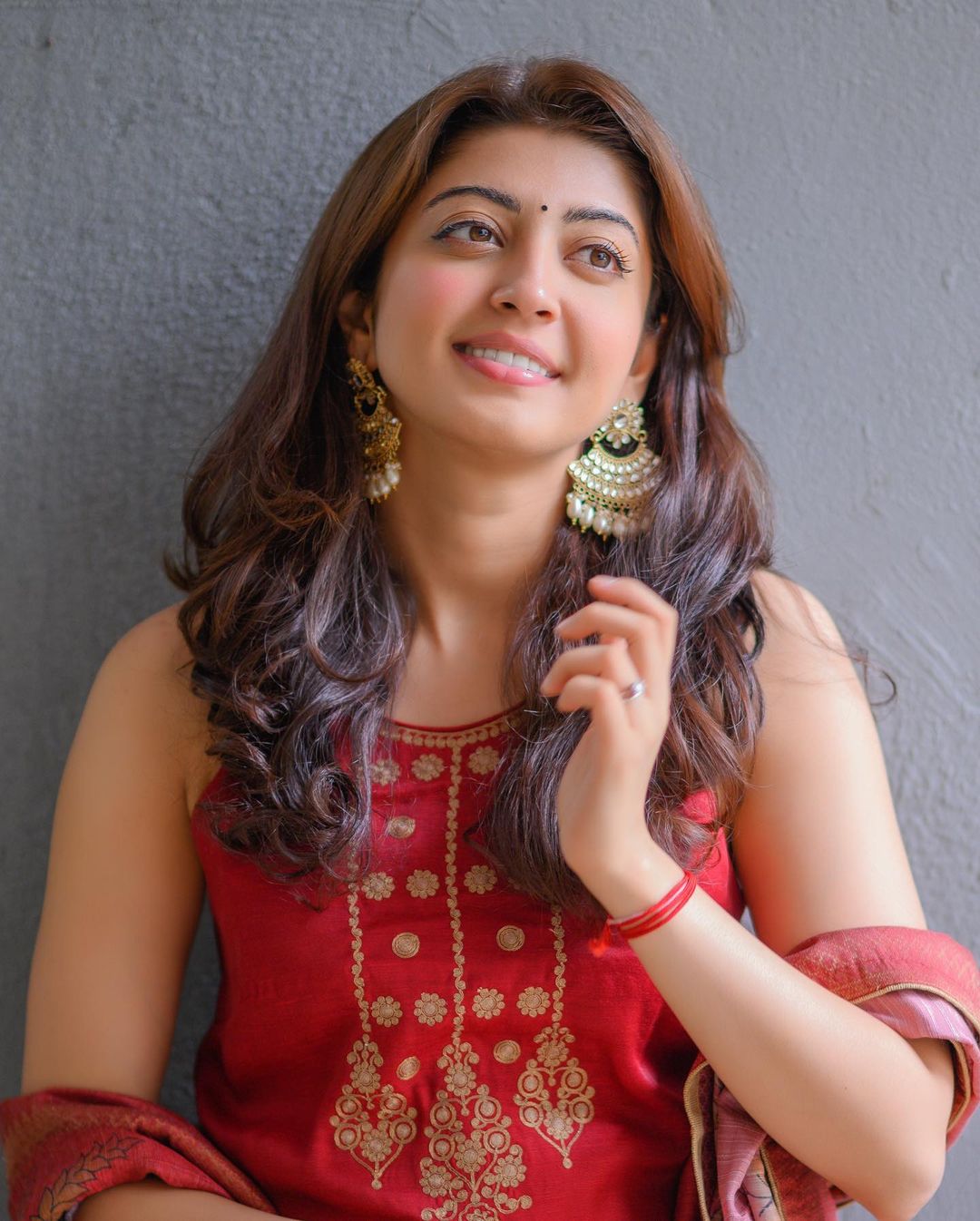 Pranitha Subhash | రెడ్‌ డ్రెస్‌లో మెరిసిపోతున్న ప్రణీత-Namasthe Telangana