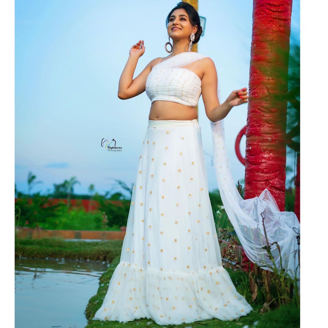 Anchor Varshini: పాల‌రాతి అందాల‌తో మ‌తిపోగోడుతున్న‌ యాంక‌ర్ వ‌ర్షిణి ...