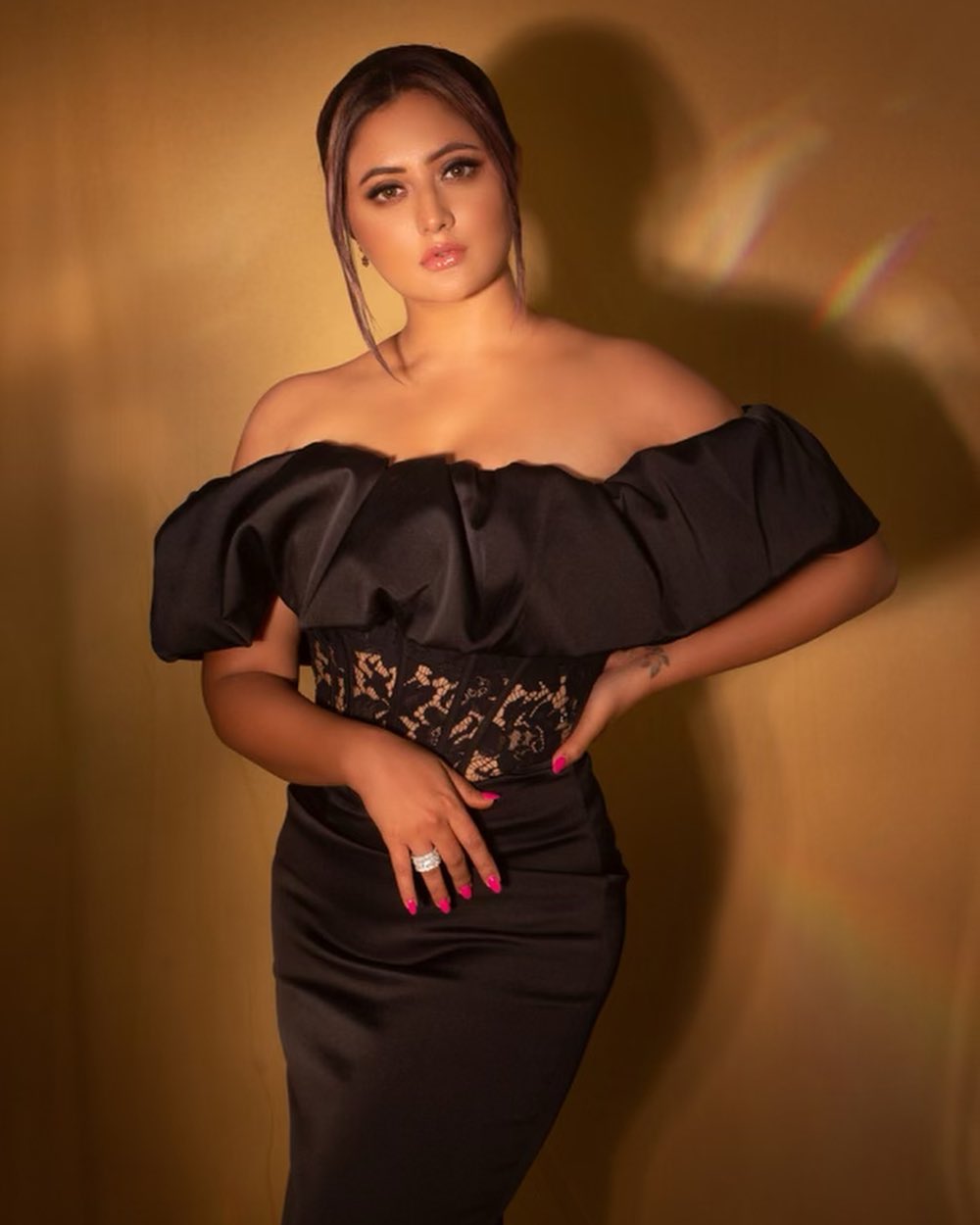 Rashami Desai | గ్లామర్ డోస్ పెంచిన రష్మీ దేశాయ్..-Namasthe Telangana